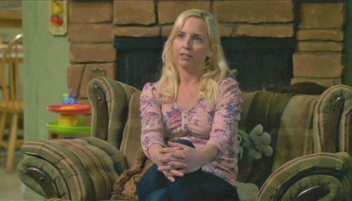 'Roseanne' Spinoff Depicts Elizabeth Warren as Obsession-Worthy ...