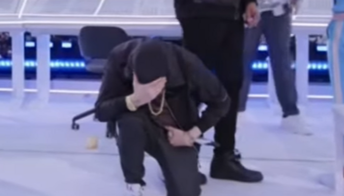 Aging Rapper Eminem Takes a Knee at Super Bowl Halftime Show | Newsbusters