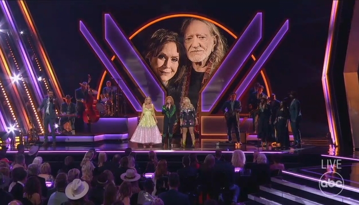 ABC's Country Music Awards Proves an Awards Show Can Be Normal, Sane ...