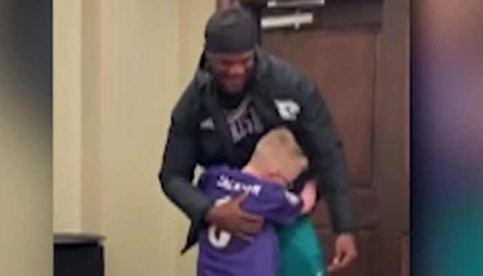 Ravens' Lamar Jackson Meets With Superfan Battling Heart Condition ...