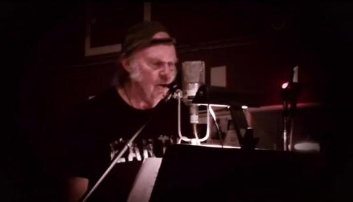 On PBS: Watch Hippie-Hypocrite Neil Young Sing 'End Fracking Now ...