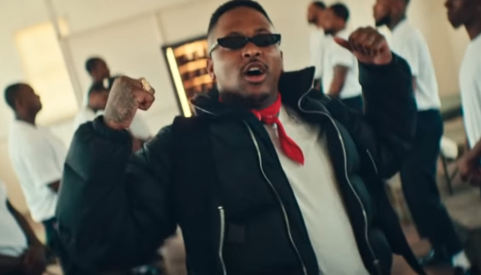 Rapper YG Bullies Fan Who Refuses to Rap ‘F*** Donald Trump’ Onstage ...